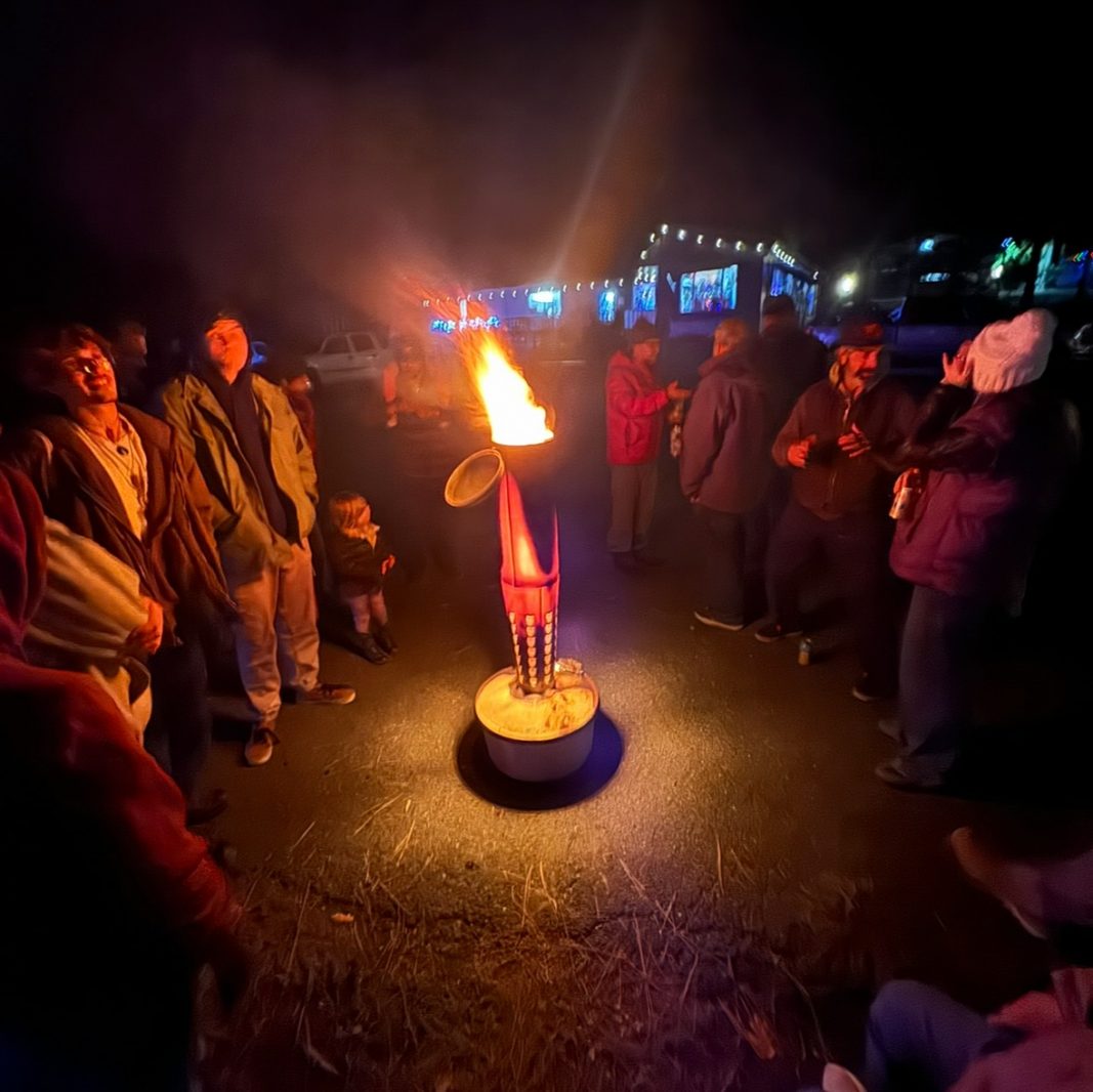 The 2025 Avery Tree Lighting is Tonight!! Don’t Miss It!! – The Pine Tree